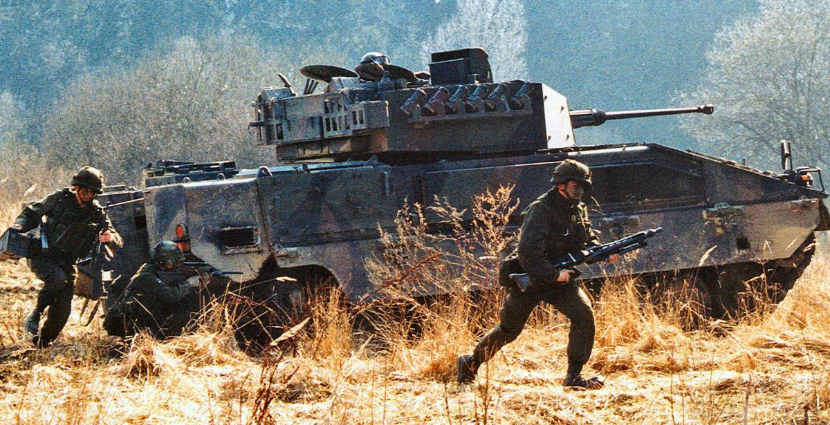 BEMIL 사진 자료실 - 유용원의 군사세계