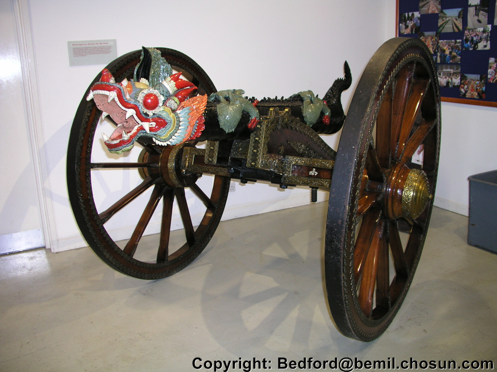 BEMIL 사진 자료실 - 유용원의 군사세계