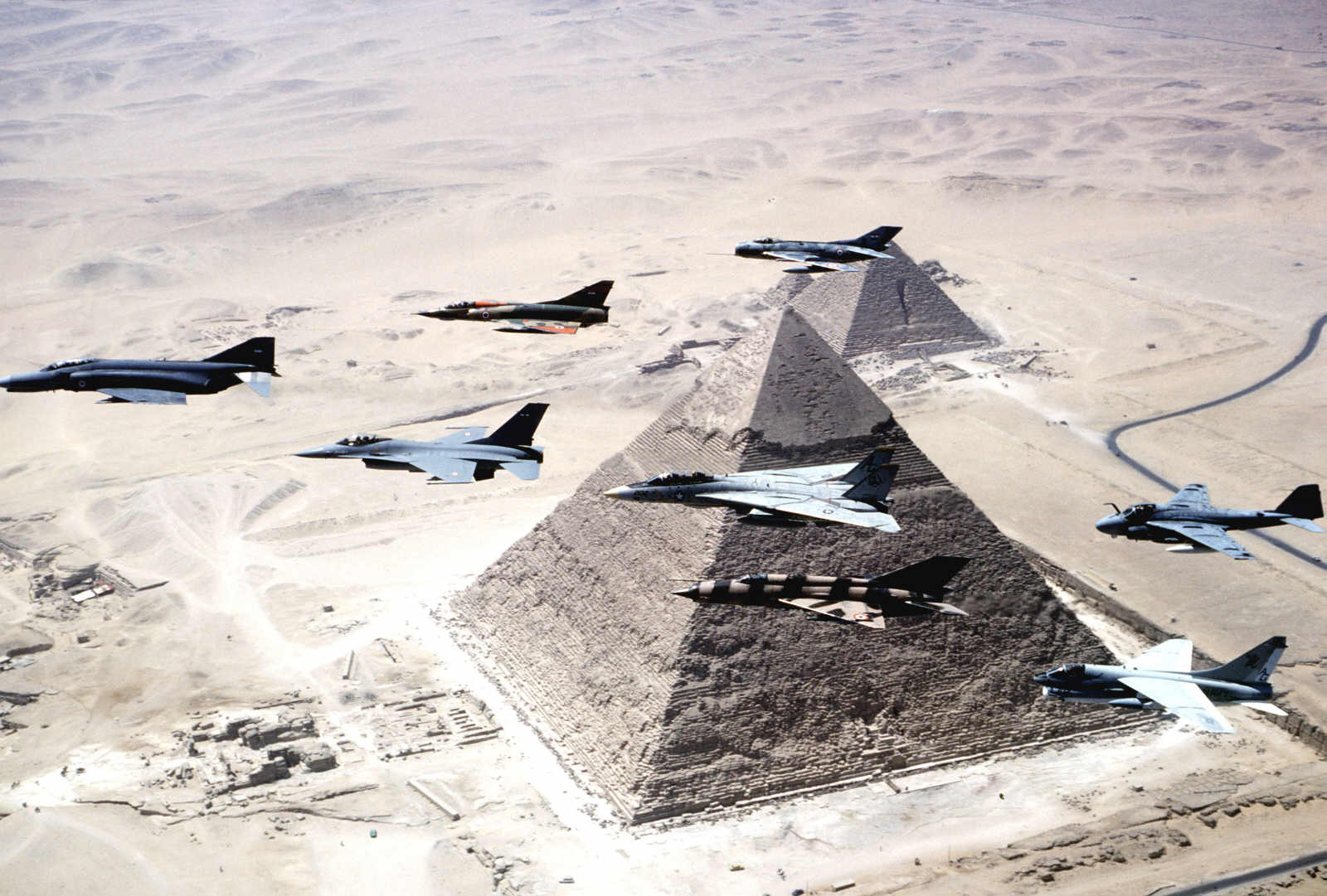 BEMIL 사진 자료실 - 유용원의 군사세계